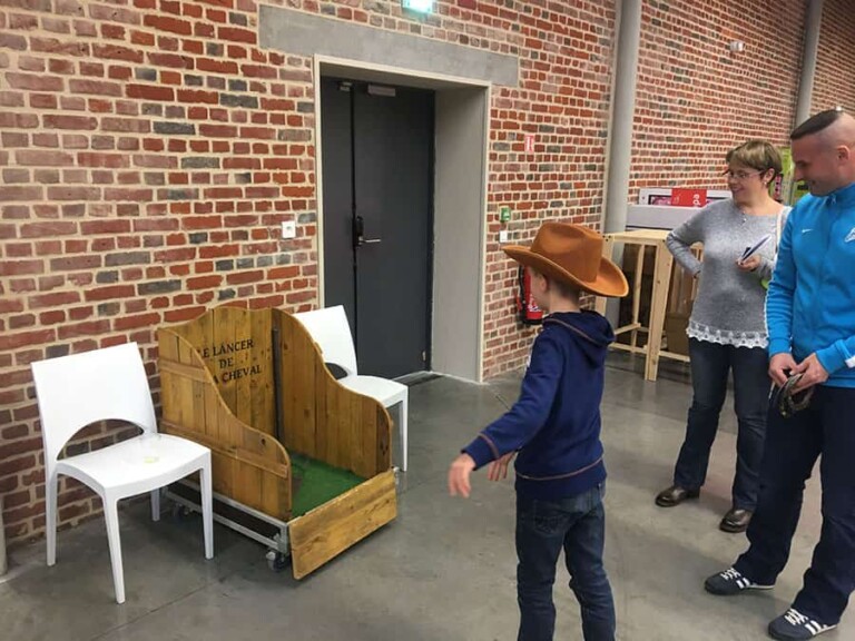 le lancer de fer à cheval - Jeux Fête Foraine - Artemus Evenement