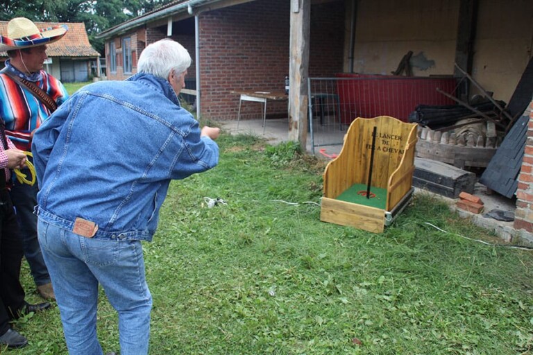 le lancer de fer à cheval - Jeux Fête Foraine - Artemus Evenement